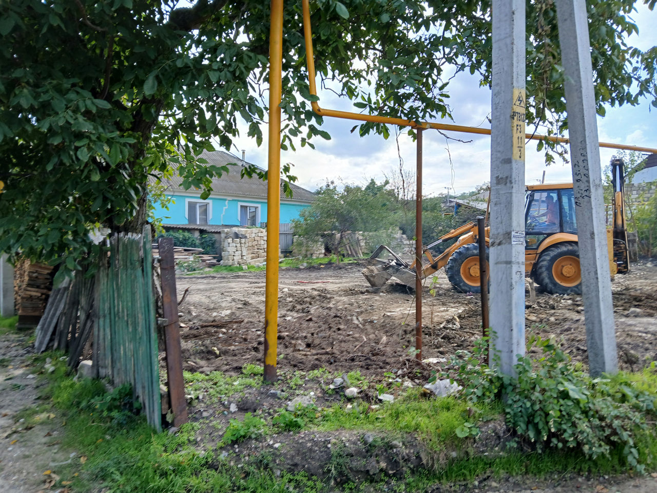 5 are construcție casa +fintina.
