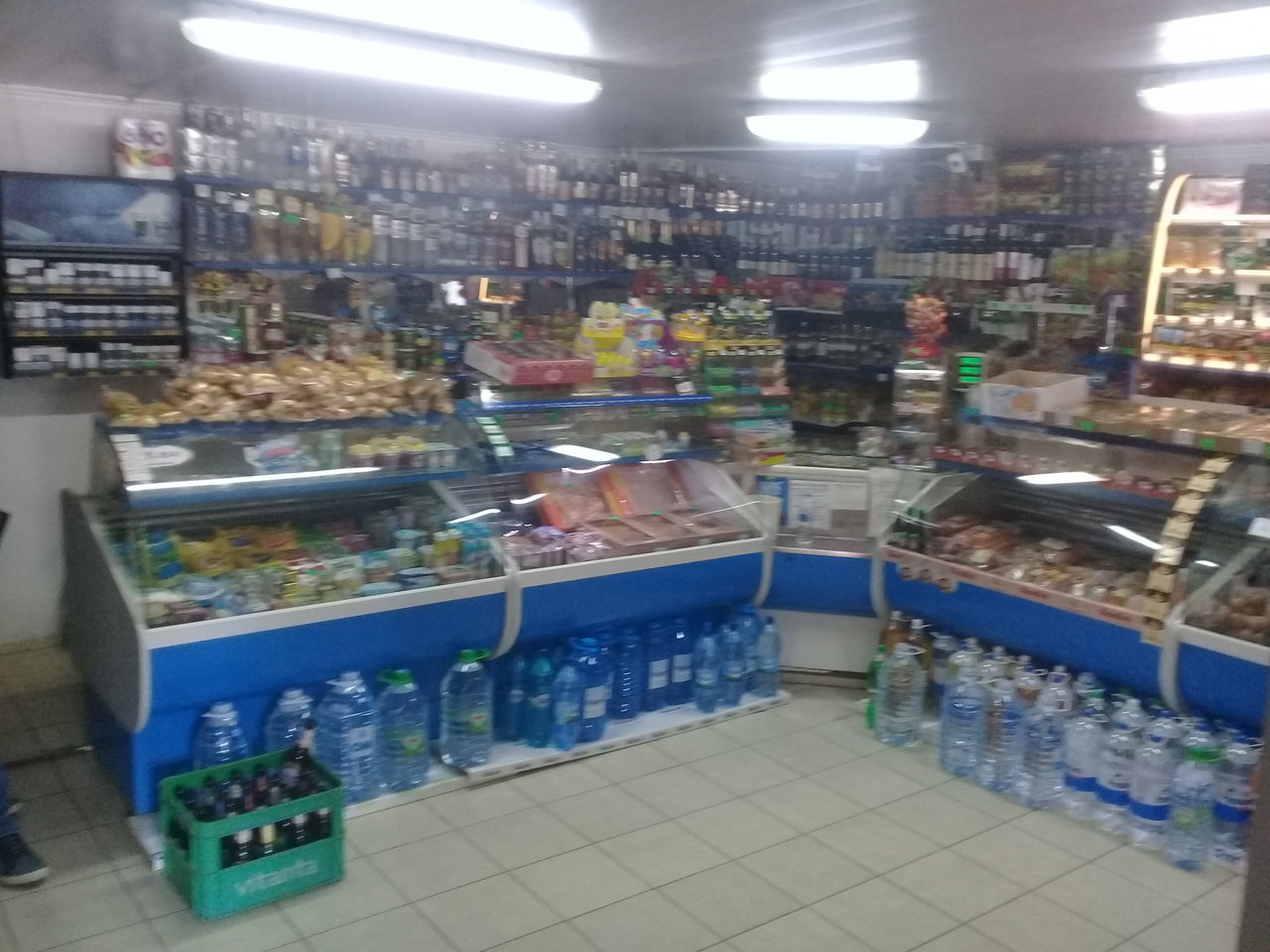 Magazin Alimentar cu terasa de vara