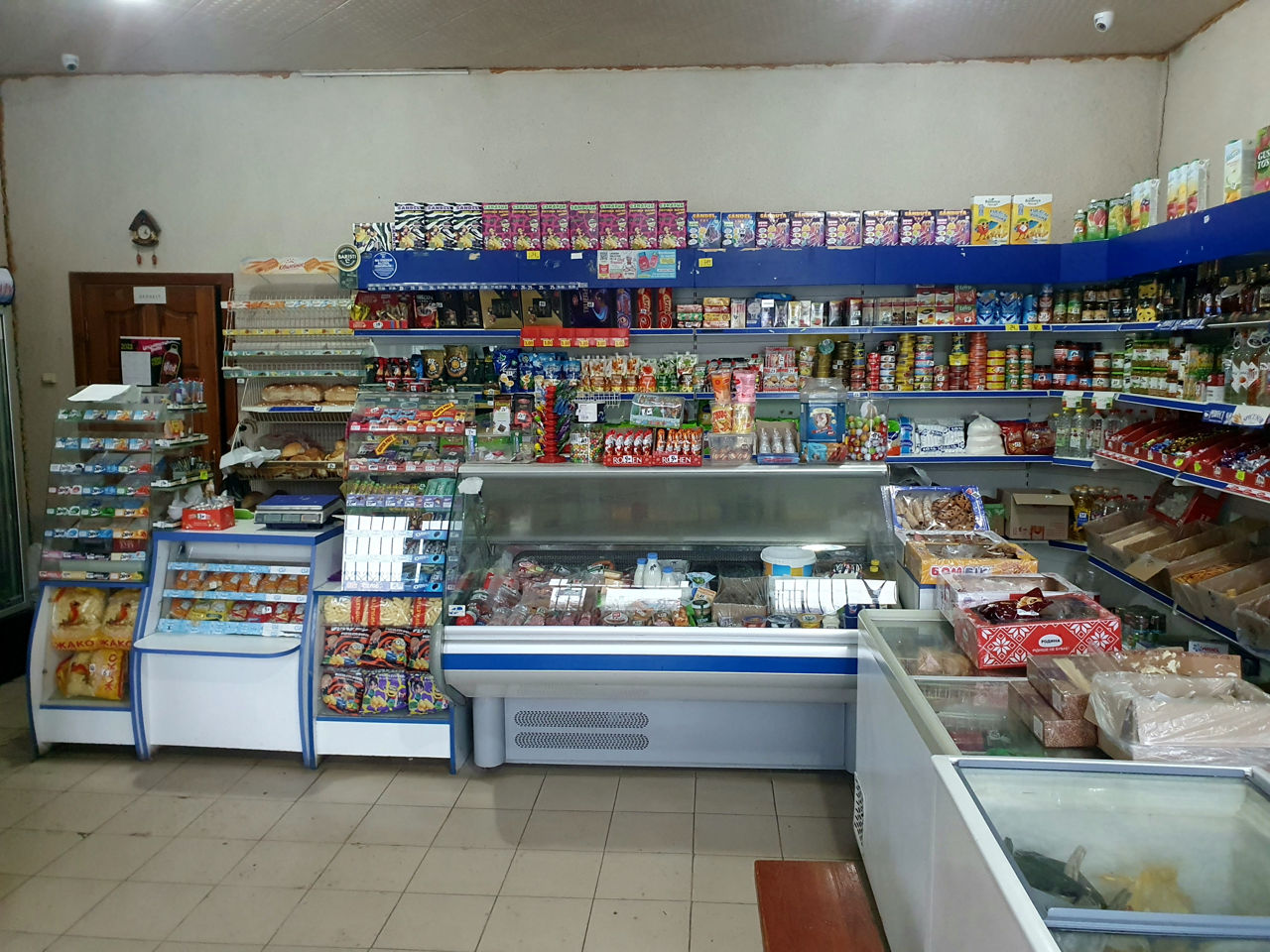 Se vinde magazin alimentar