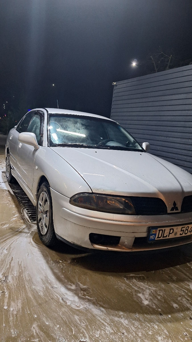 Mitsubishi Carisma an. 2003 cu rulaj 430000 km, Benzină, 2000
