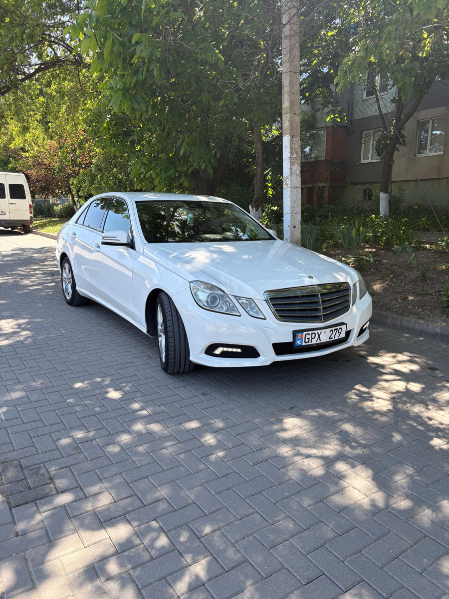 Mercedes E-Class an. 2013 cu rulaj 300000 km, Gaz / Benzină (metan), 9500