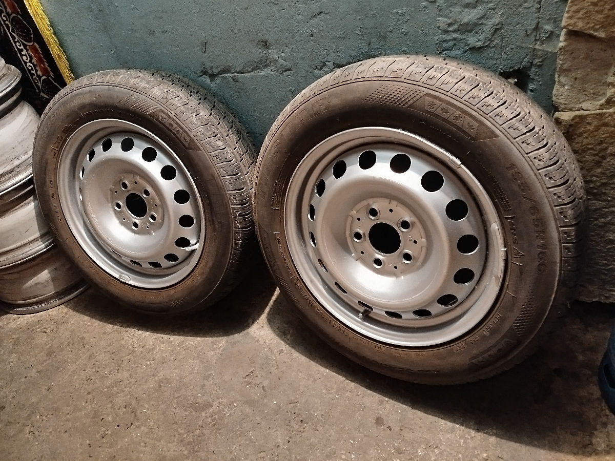 Două Discuri cu cauciucuri Vito R16
