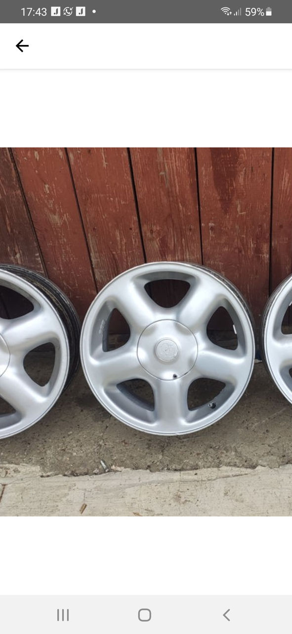 Vînd 4 discuri in stare buna vreu la le vind ca stau degeaba