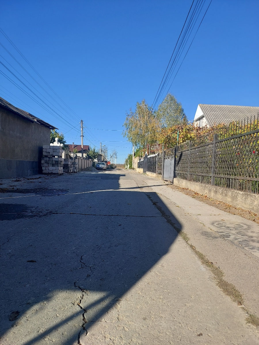 Budesti. Se vinde teren pentru constructie cu casa, 9 ari.