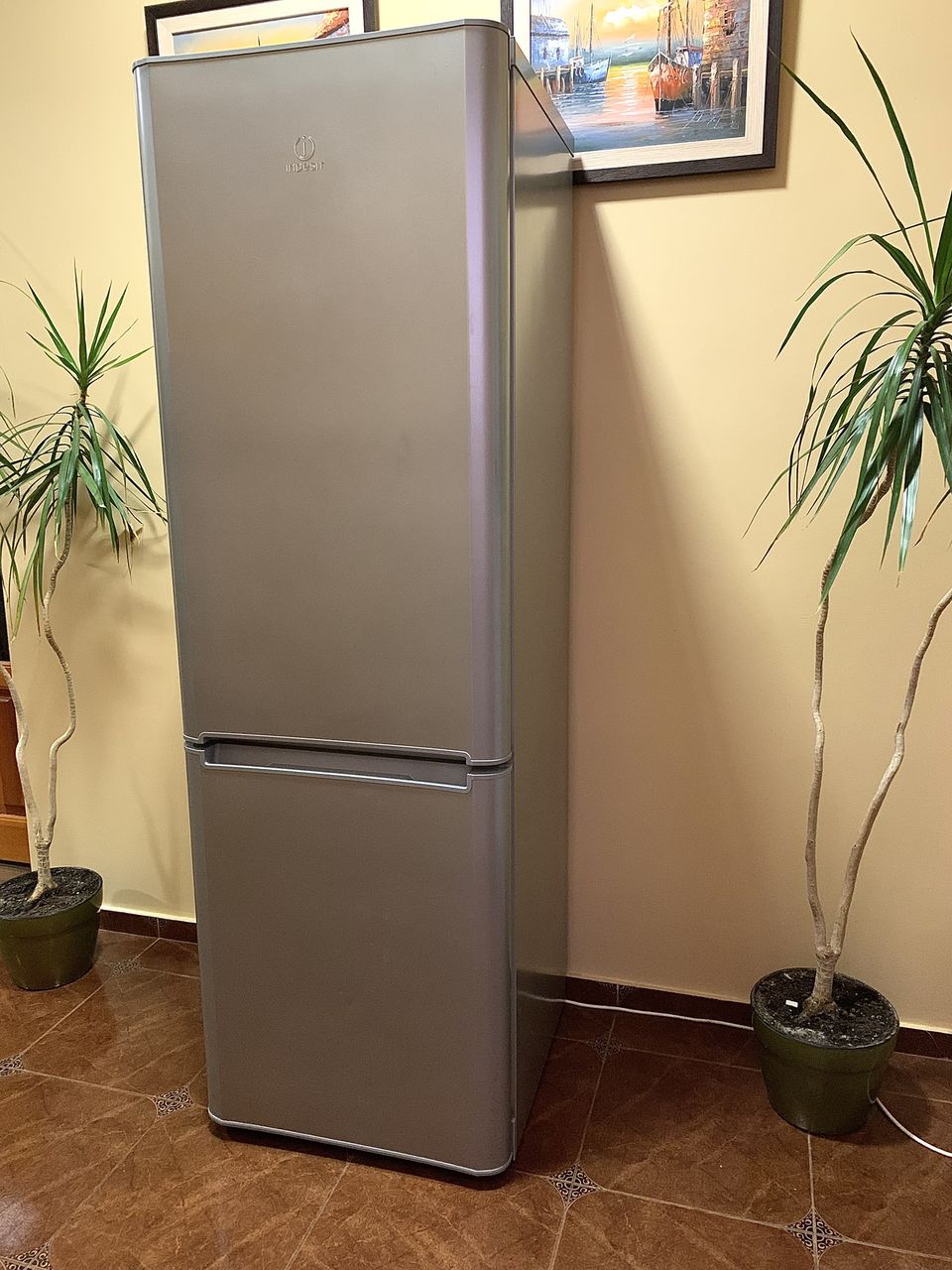Холодильник Indesit - Total No Frost