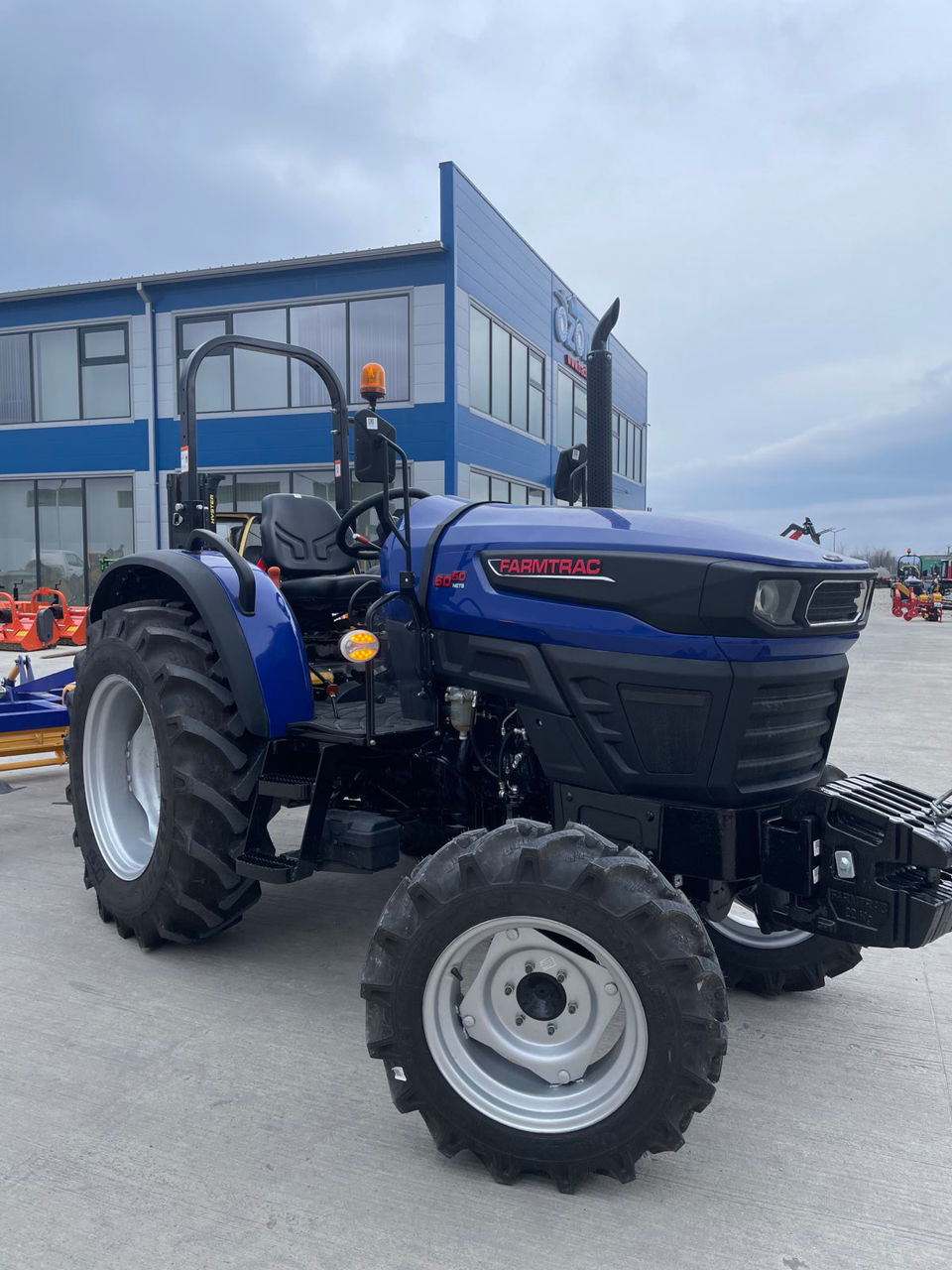 Se vinde Tractor fara cabina Farmtrac FT6050