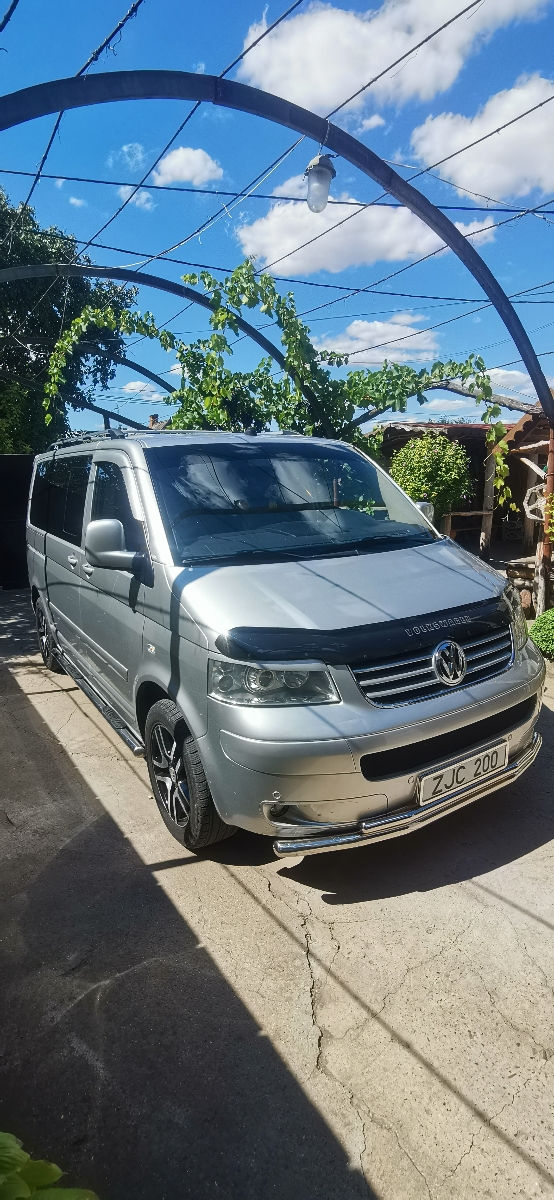 Volkswagen Multivan an. 2005 cu rulaj 325000 km, Diesel, 10500