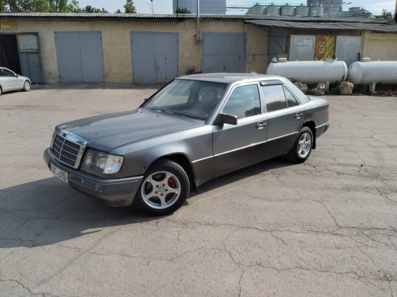 Mercedes Series (W124)