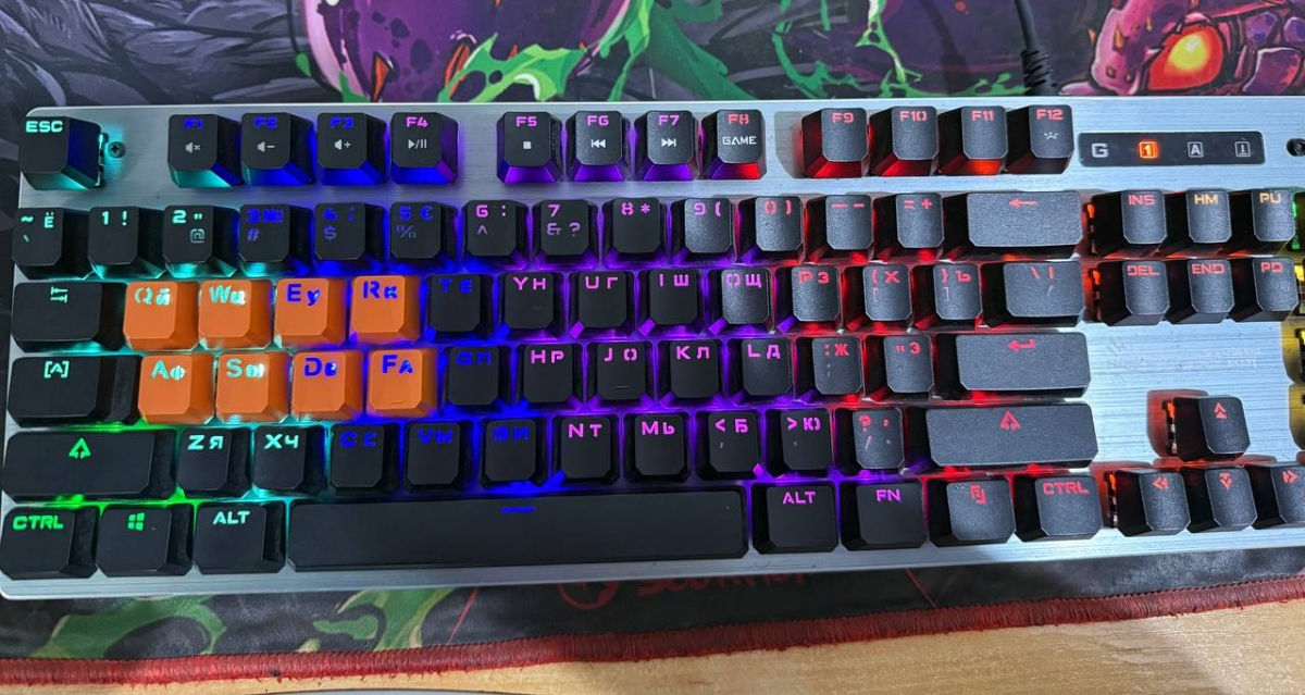 Vând PC+Monitor+Tastatură