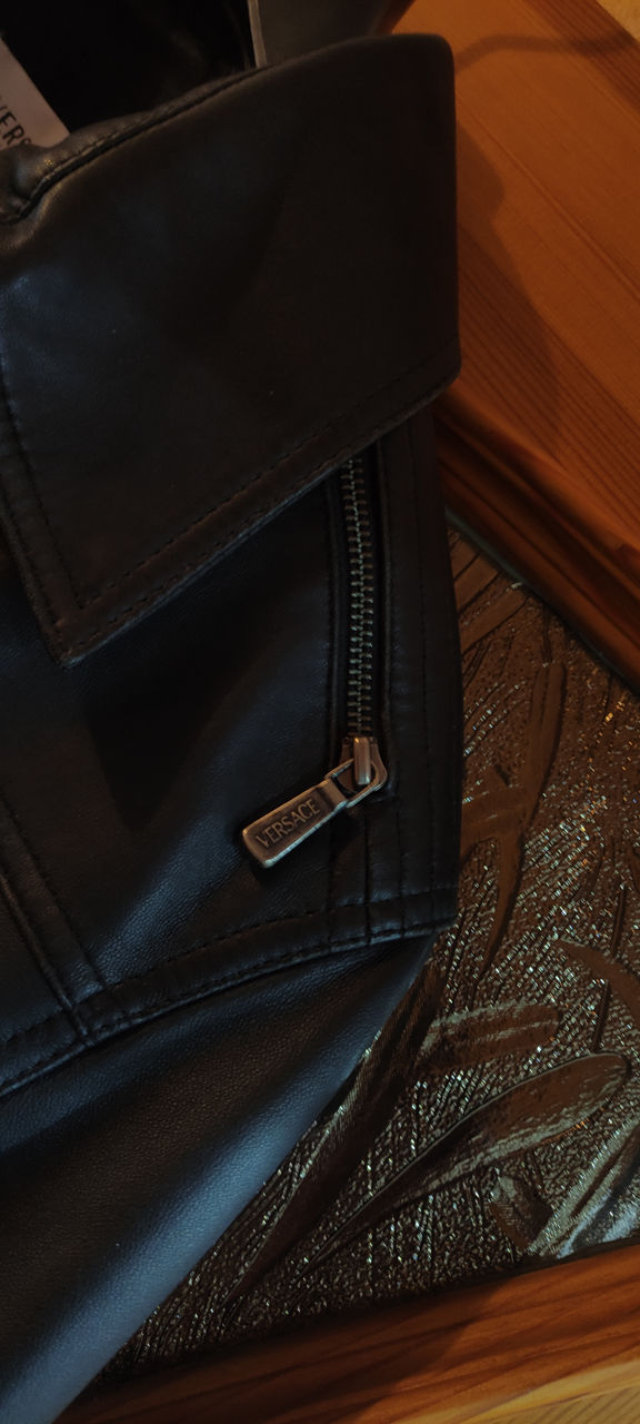 Geaca din piele Versace marimea 52
