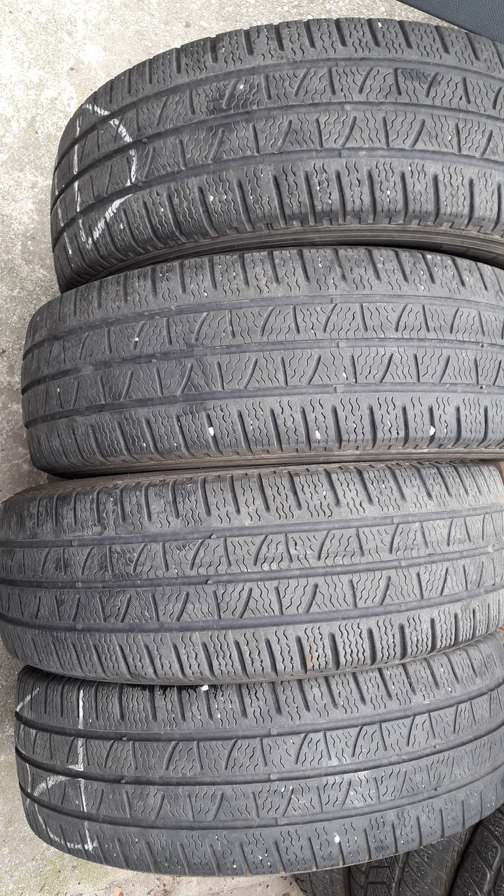 215 70 R15C 4 cauciucuri Pirelli