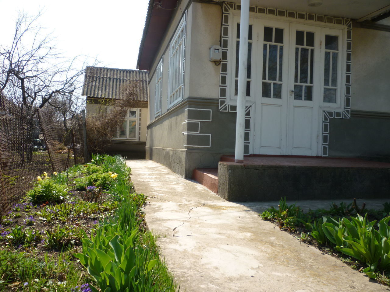 Vindem sau la schimb. Casa pe pamint.