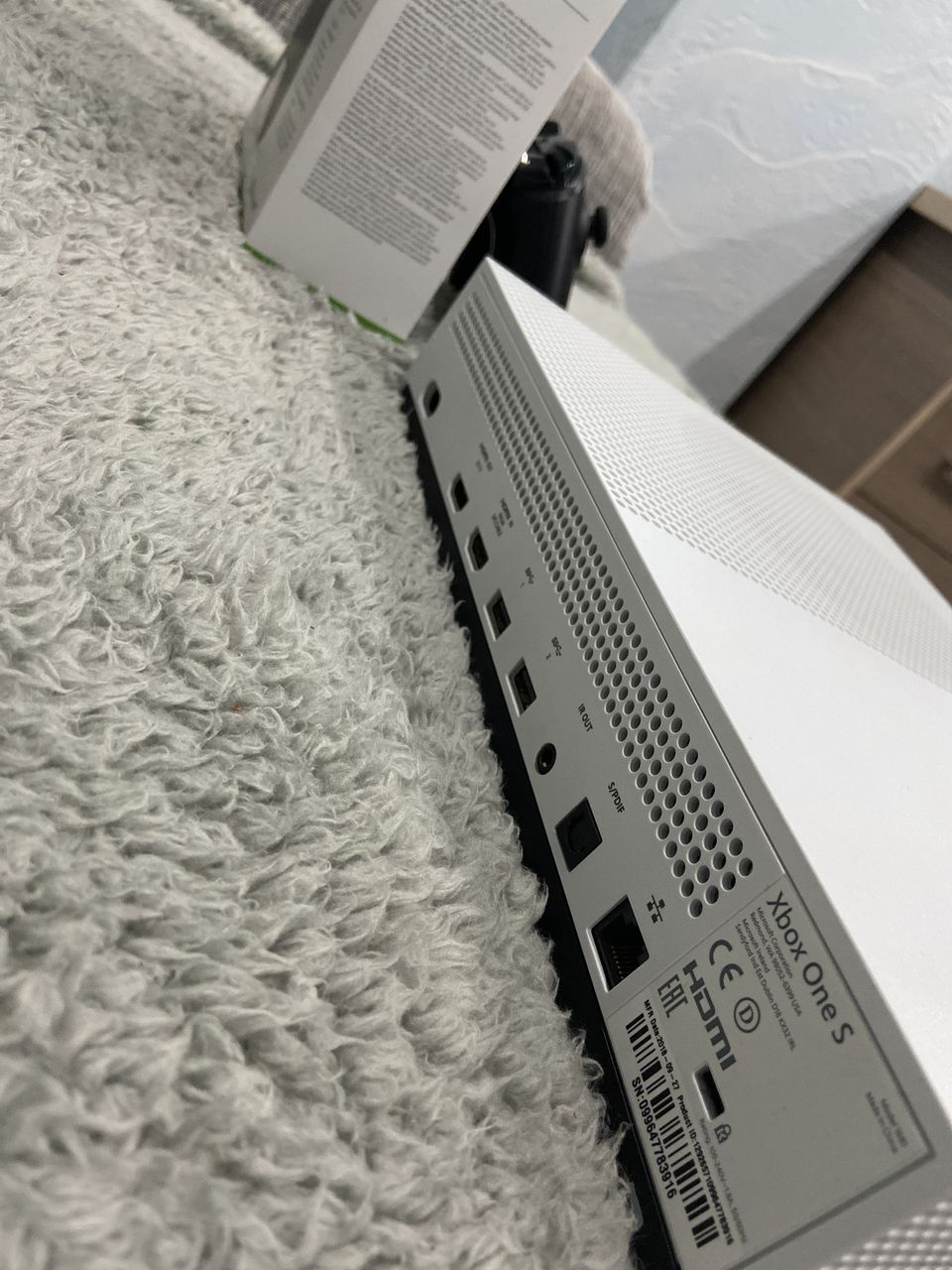 Xbox one s (alb) 1 tb memorie si cu controller negru