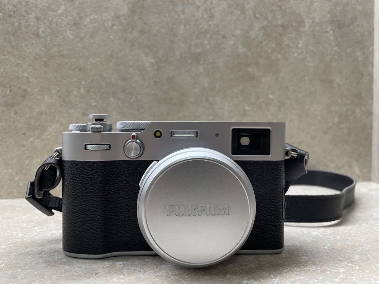 Fujifilm x100v (silver)