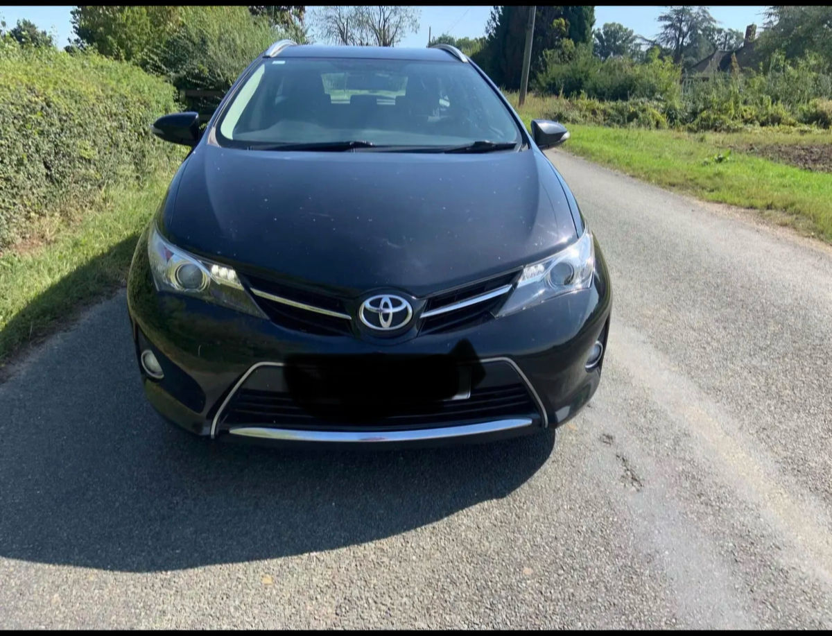 Toyota Auris an. 2015 cu rulaj 180000 km, Diesel, 4400