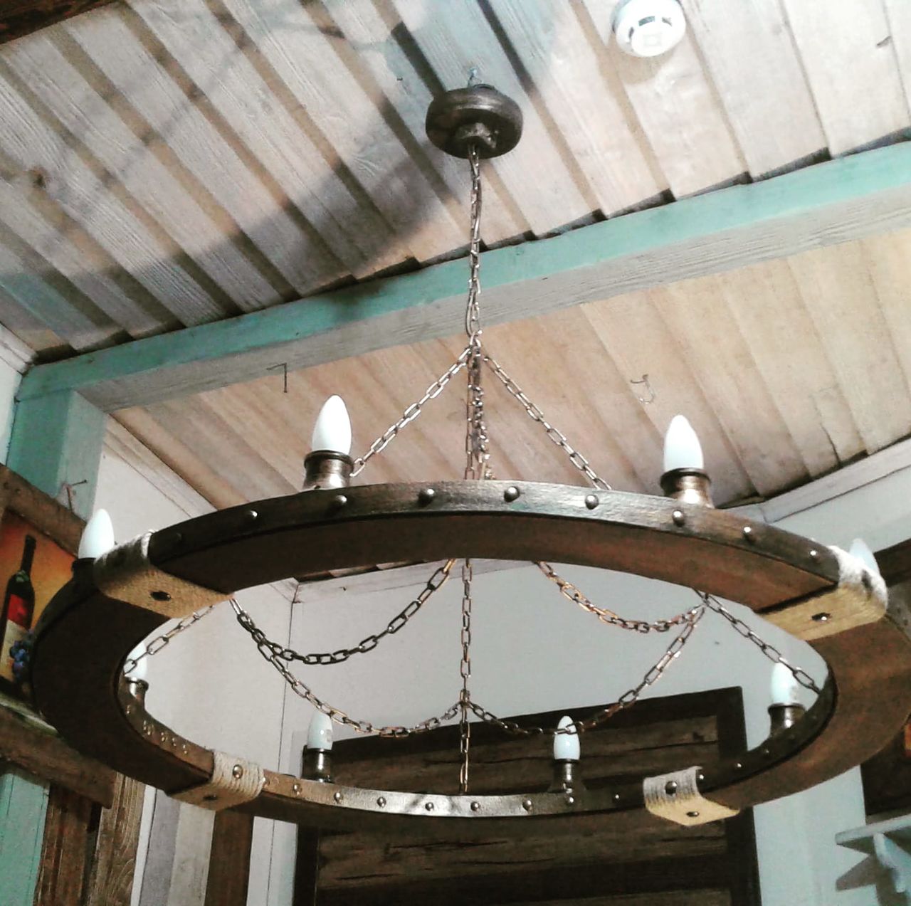 Lustre *Roata* in stil rustic.de la 470lei