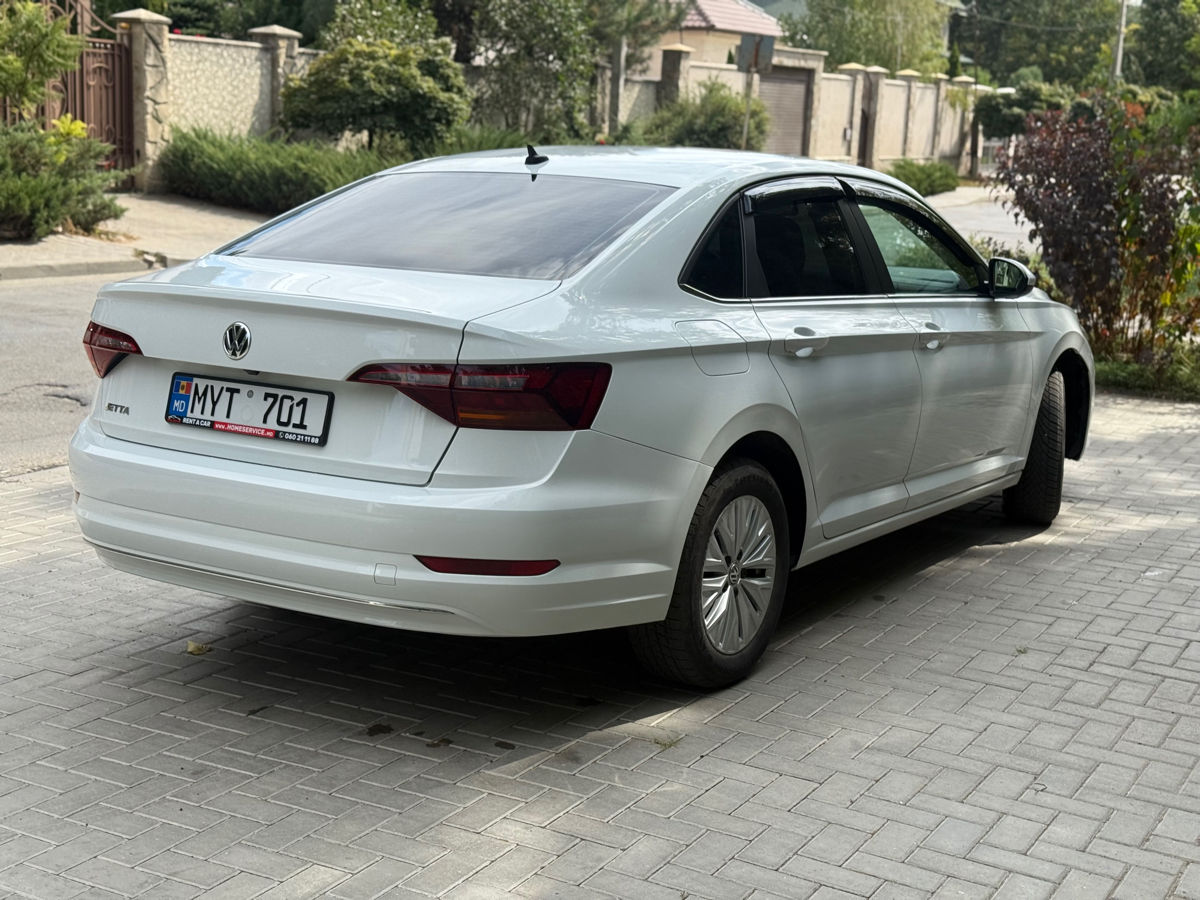 Volkswagen Jetta an. 2019 cu rulaj 60000 km, Benzină, 14800