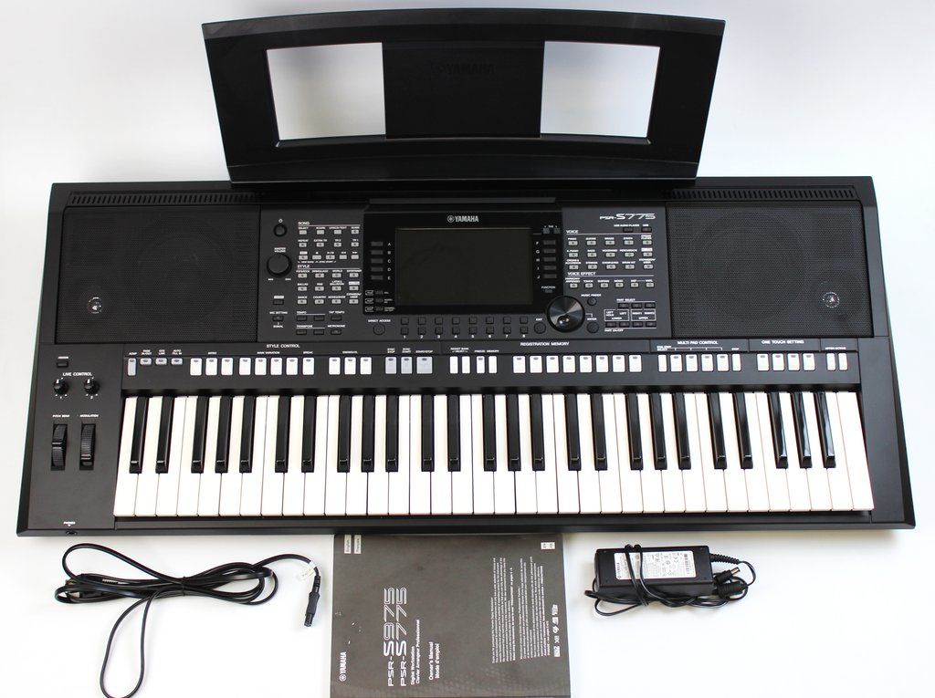 Yamaha PSR S775