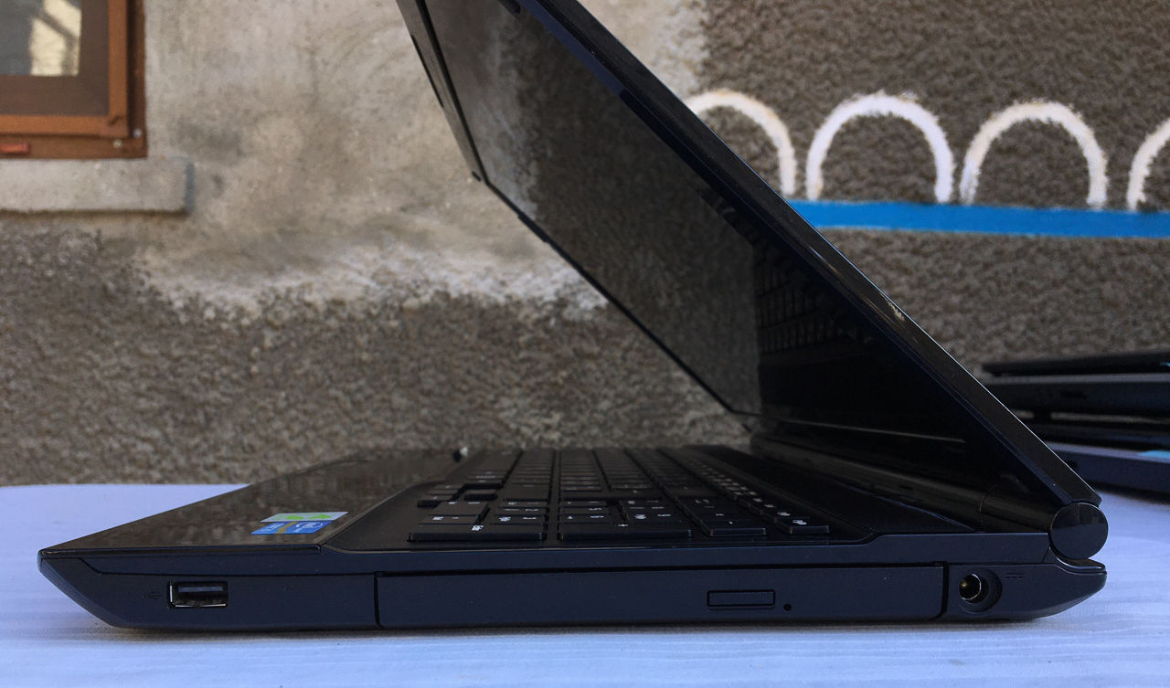 Ноутбук Fujitsu AH532