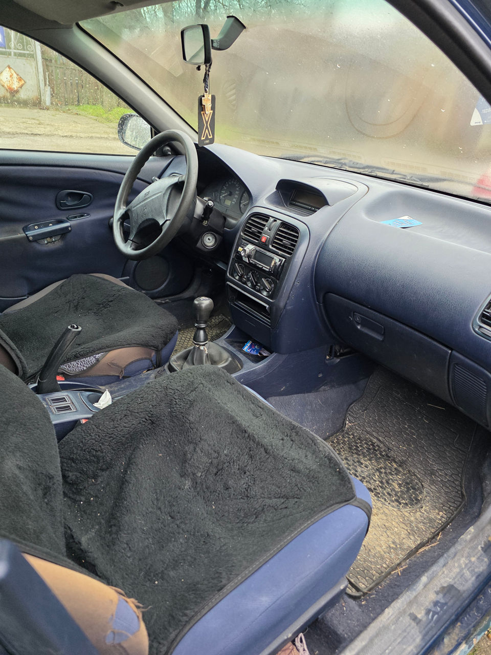 Mitsubishi Carisma an. 2001 cu rulaj 35000 km, Benzină, 1450