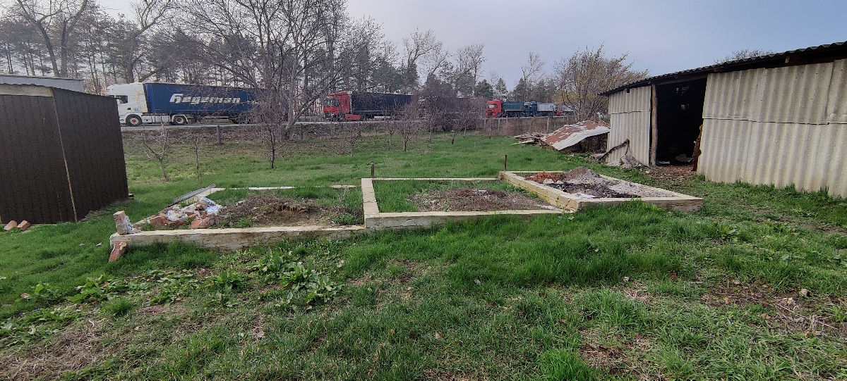 Teren lîngă vamă Sculeni.Ungheni
