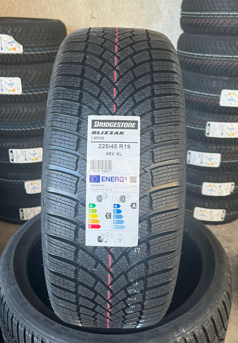 225/45 R19 Bridgestone Blizzak LM005/ Доставка, livrare toata Moldova 2023