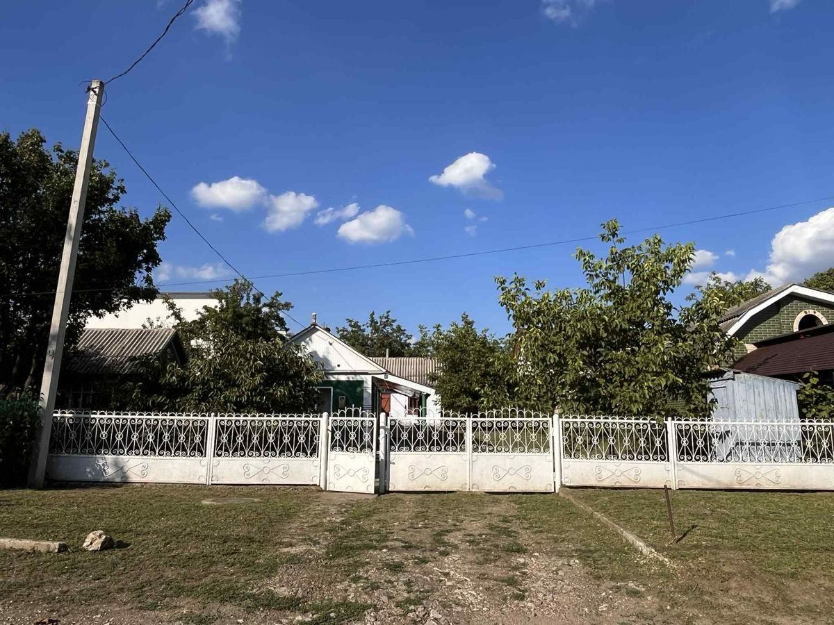 Se vinde casa la cartierul 6