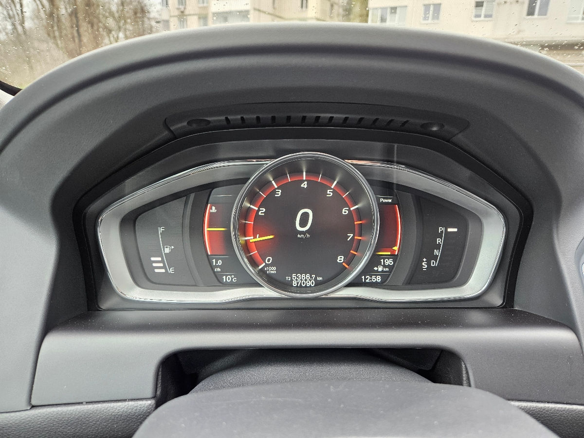 Volvo XC60 an. 2017 cu rulaj 87000 km, Benzină, 17500
