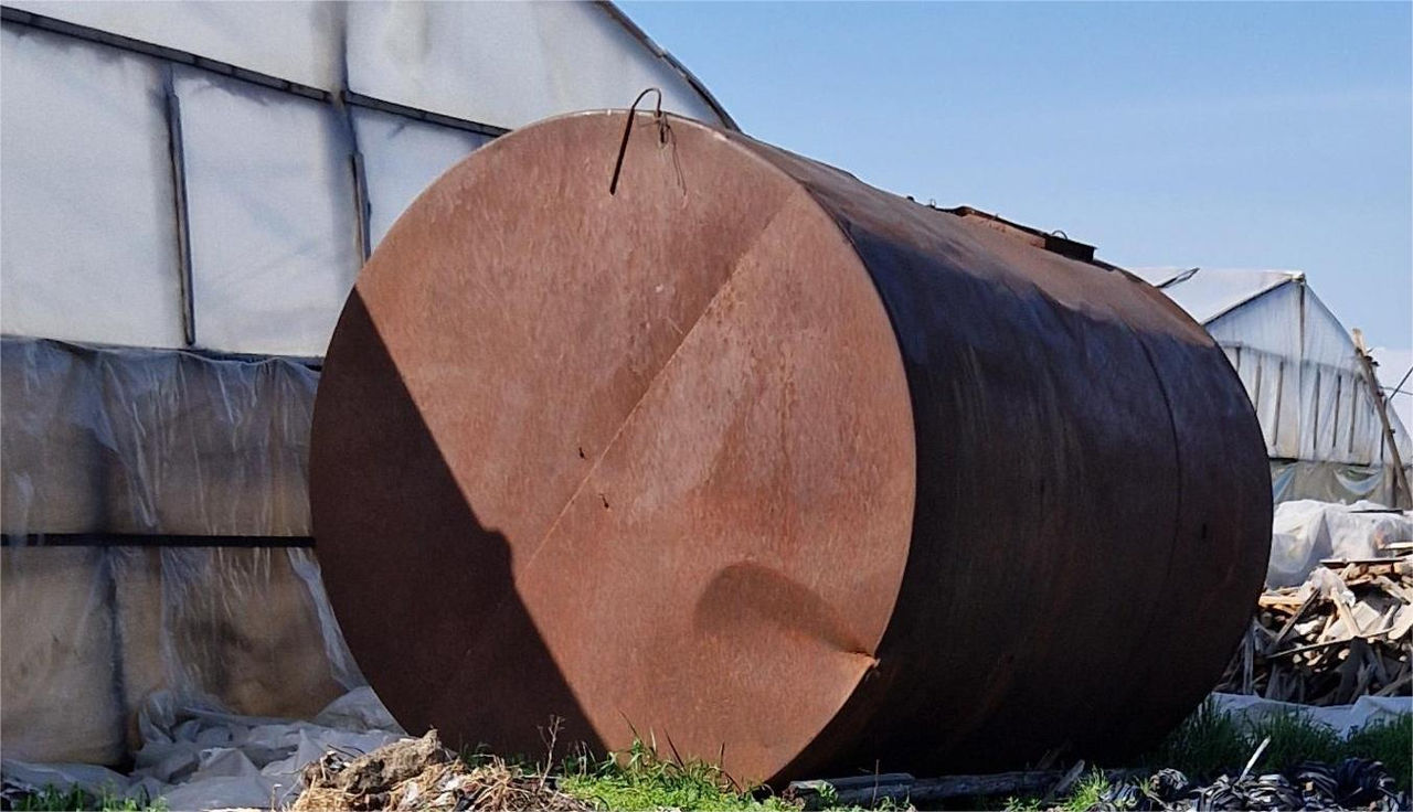 Se vinde butoi din metal