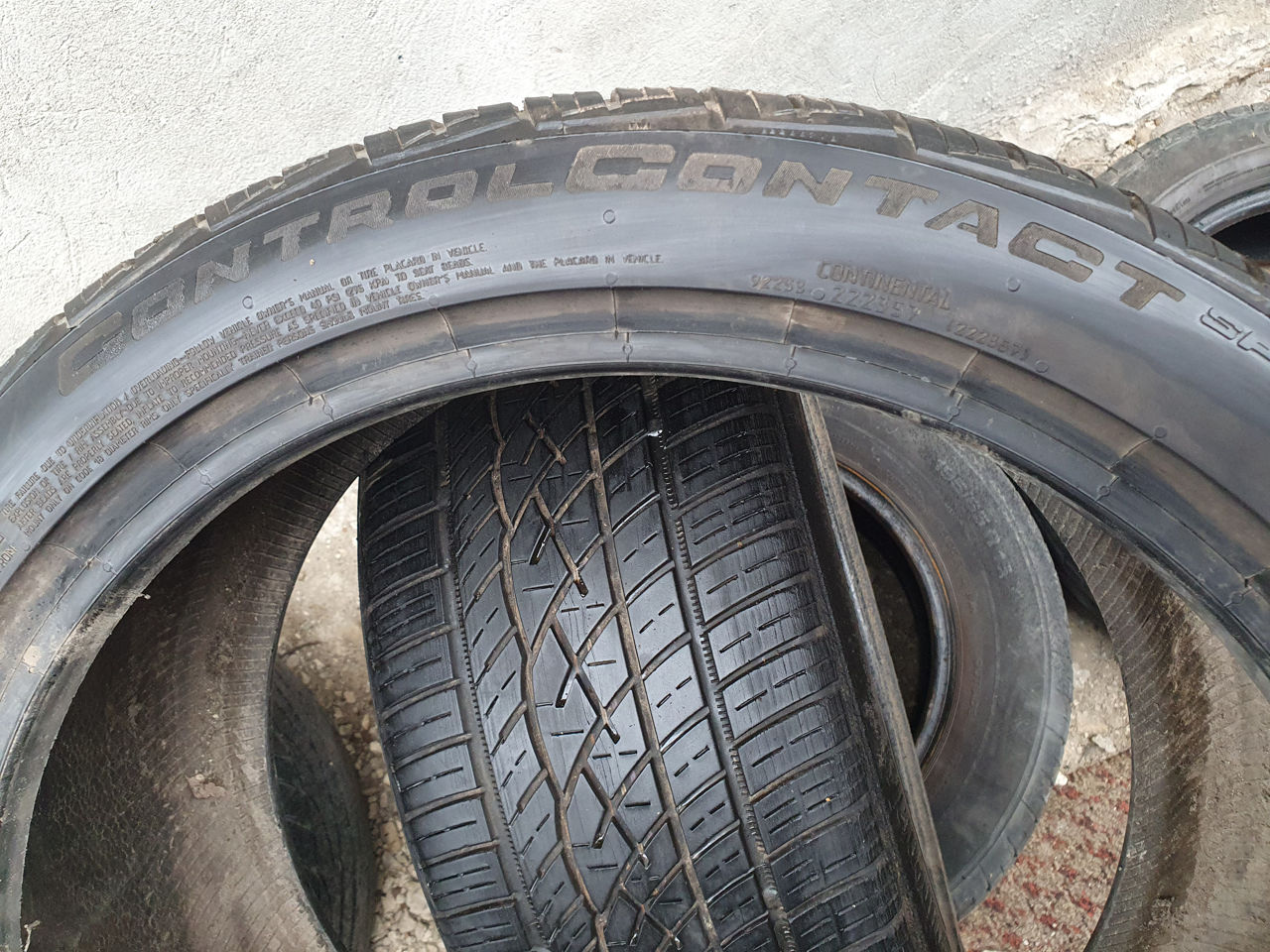 235/40/ R18- Continental.