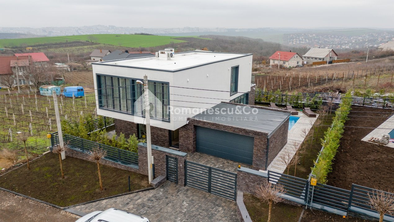 Casă hi-tech cu piscină în Colonita–confort, stil și eleganță în ...