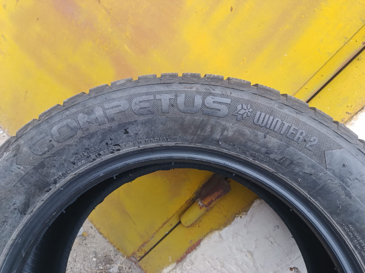 Se vind anvelope de iarna 235/60 R18