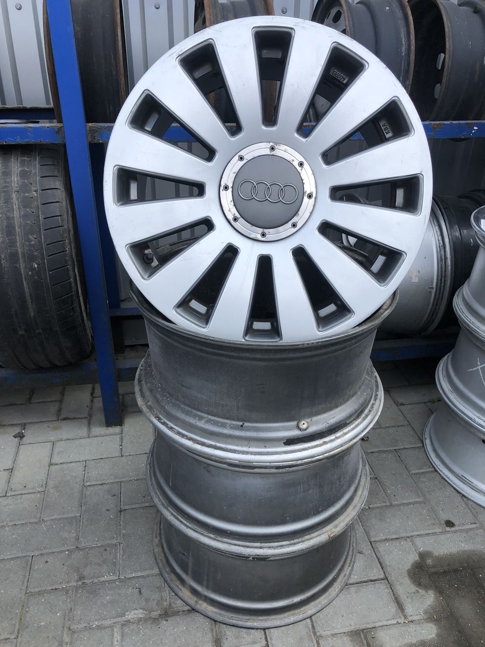 Se vind discuri R 18 Audi W