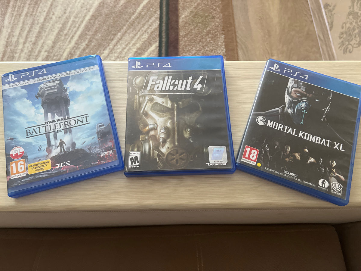 Vând trei discuri de ps 4 pro cu duar 500 lei discul