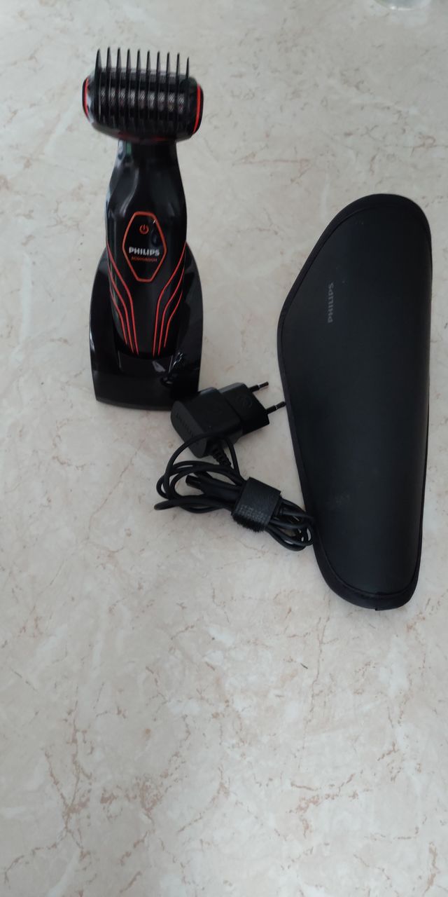 Se vinde body trimer philips bodygroom nl9206ad-4