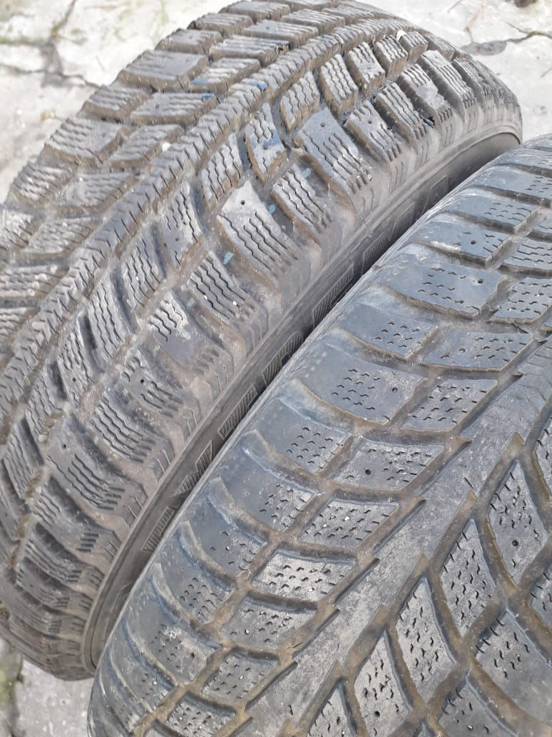 Vind 2 anvelope una noua una folosita