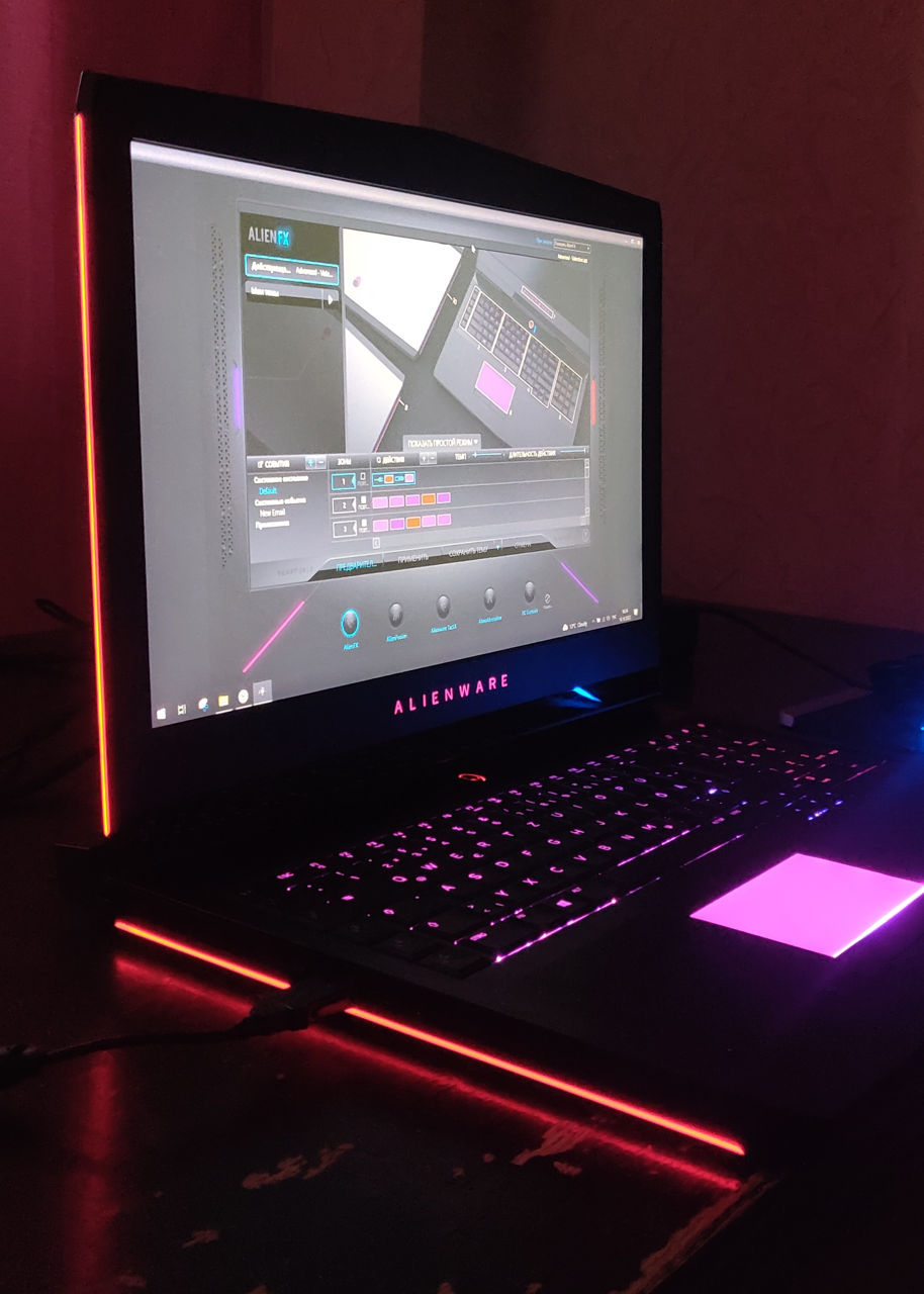 Alienware 17 R4 (GTX 1080 8Gb/HDD 1Tb /SSD 500Gb) 4K/120Hz