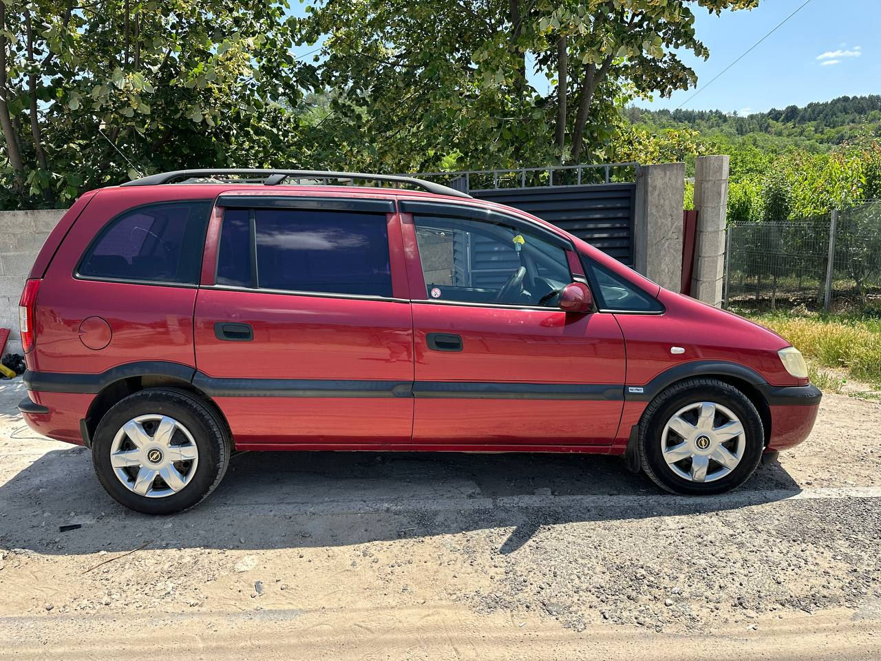Opel Zafira an. 2004 cu rulaj 2130000 km, Diesel, 2200