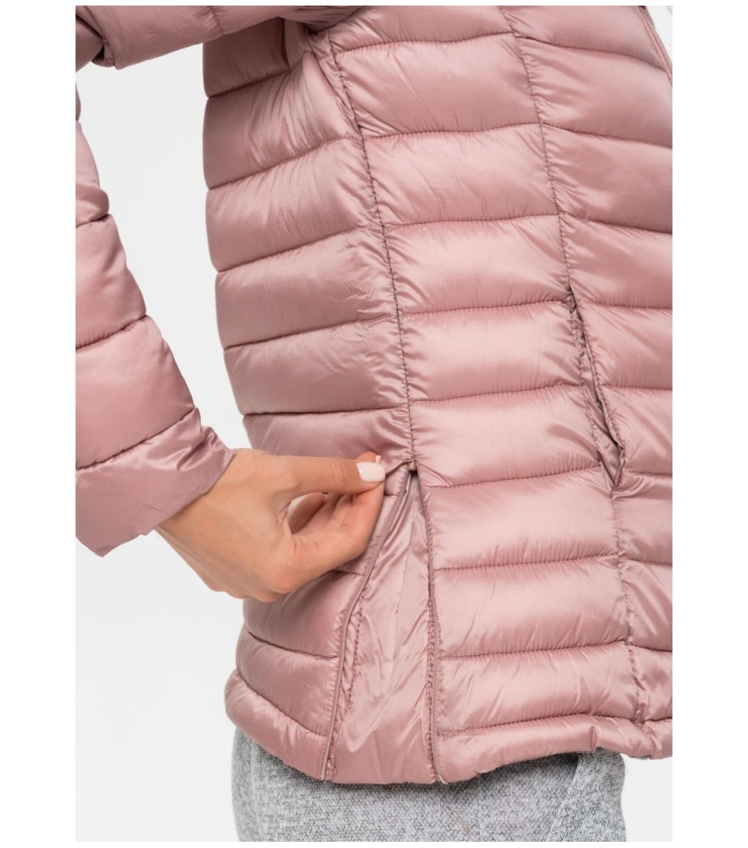 Красивая и тёплая демисезонная курточка с молниями для расширения Размер S M Цвет пудра