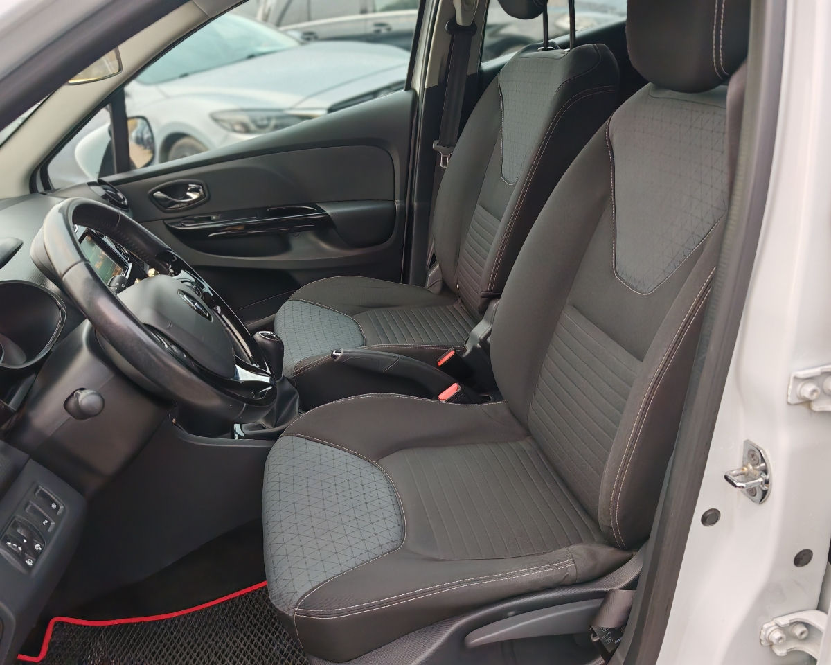 Renault Clio an. 2013 cu rulaj 164100 km, Benzină, 5199