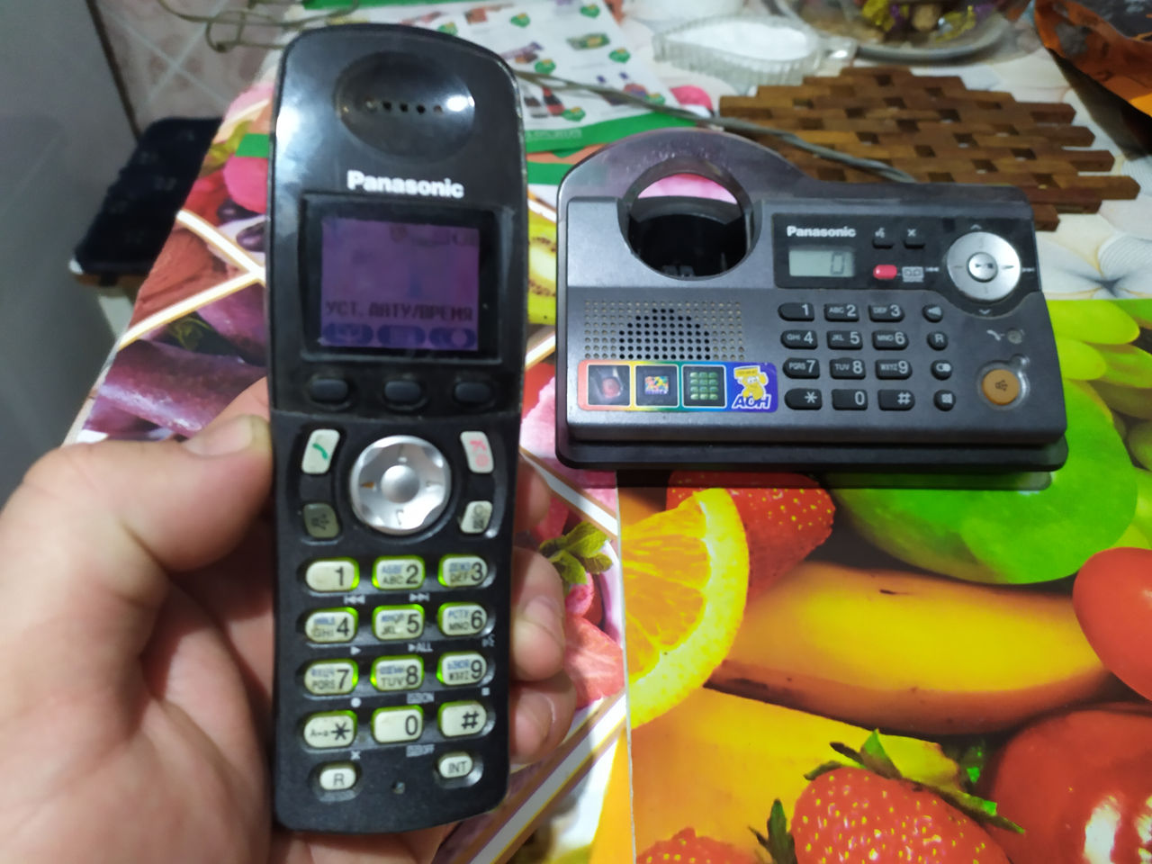 Vind telefon cu fir baza și cu receptor cu baterii