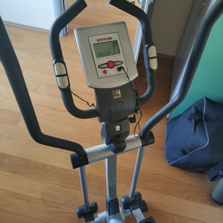 Bicicletă eliptică Kettler Vito XS, menține 130 kg!
