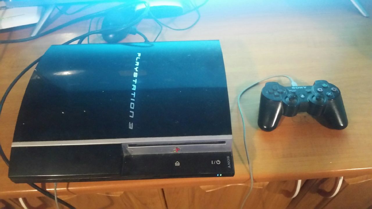 Vind Playstation 3 sau schimb pe telefon