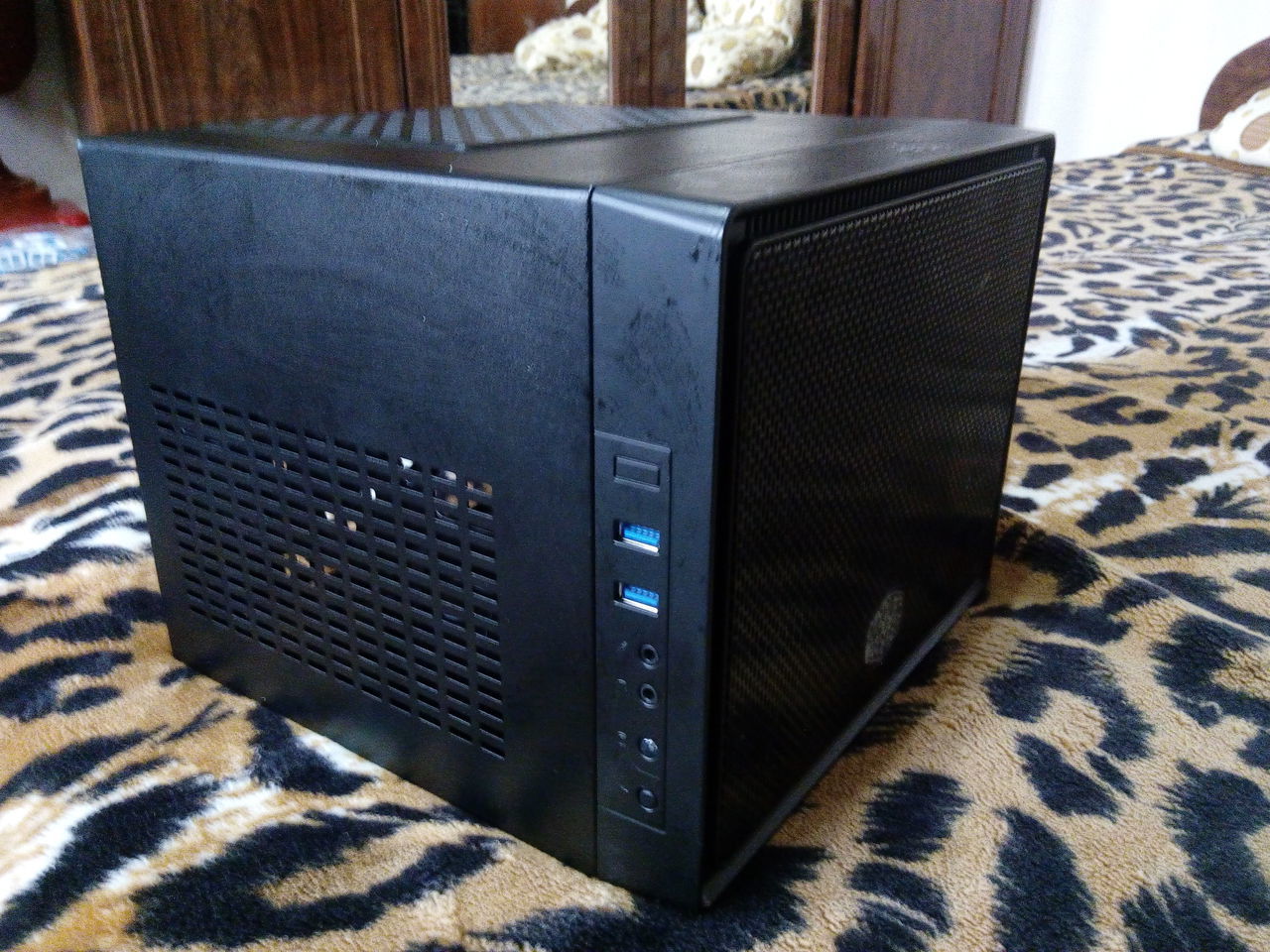 PC: Intel Quad core x4 2.42Ghz/ RAM:4gb DDR3 1600MHz/ 500Gb HDD