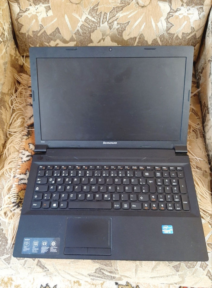 Lenovo B590