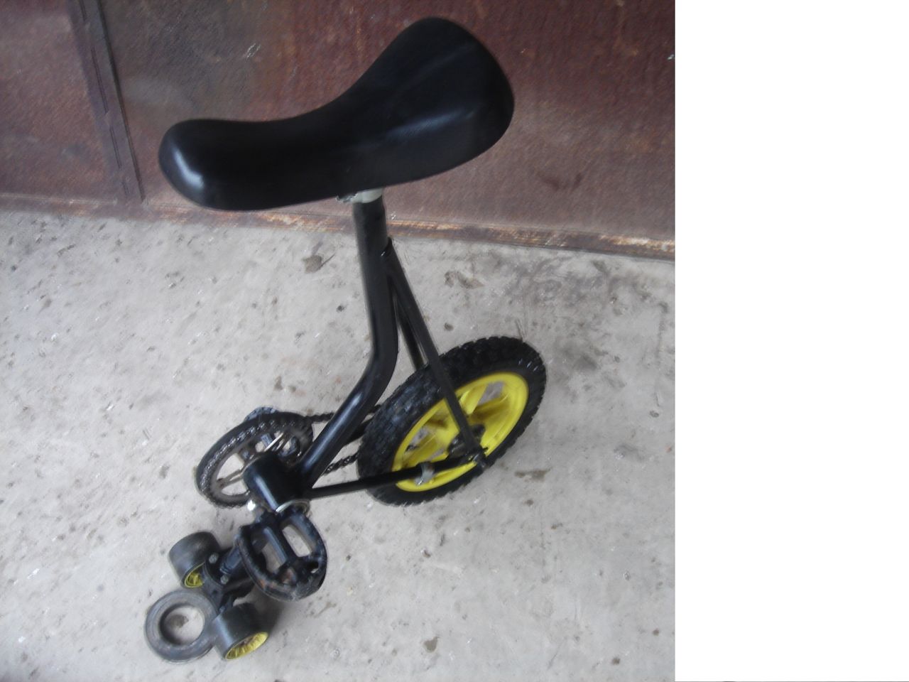 Велик с тремя колёсами 600лей..bicicleta cu trei roti