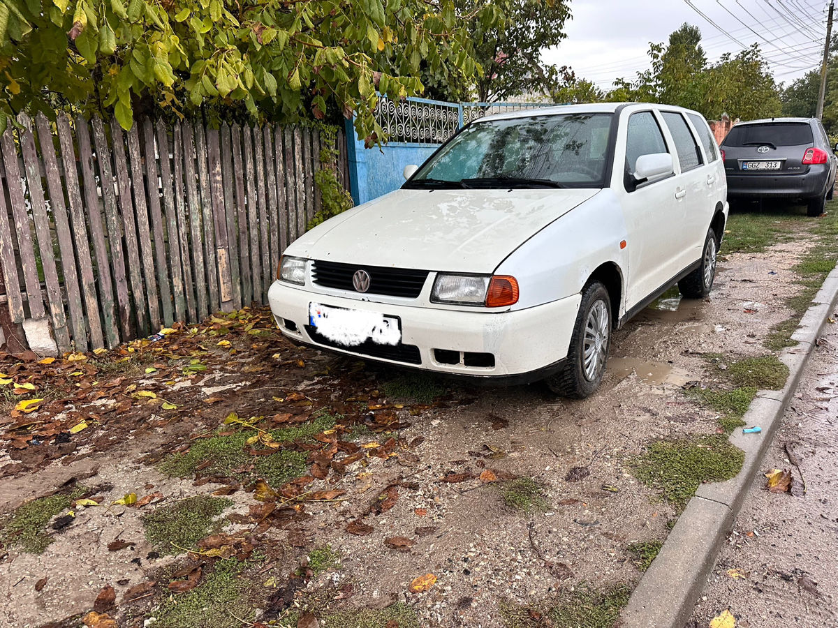 Volkswagen Polo an. 1998 cu rulaj 400000 km, Benzină, 1350
