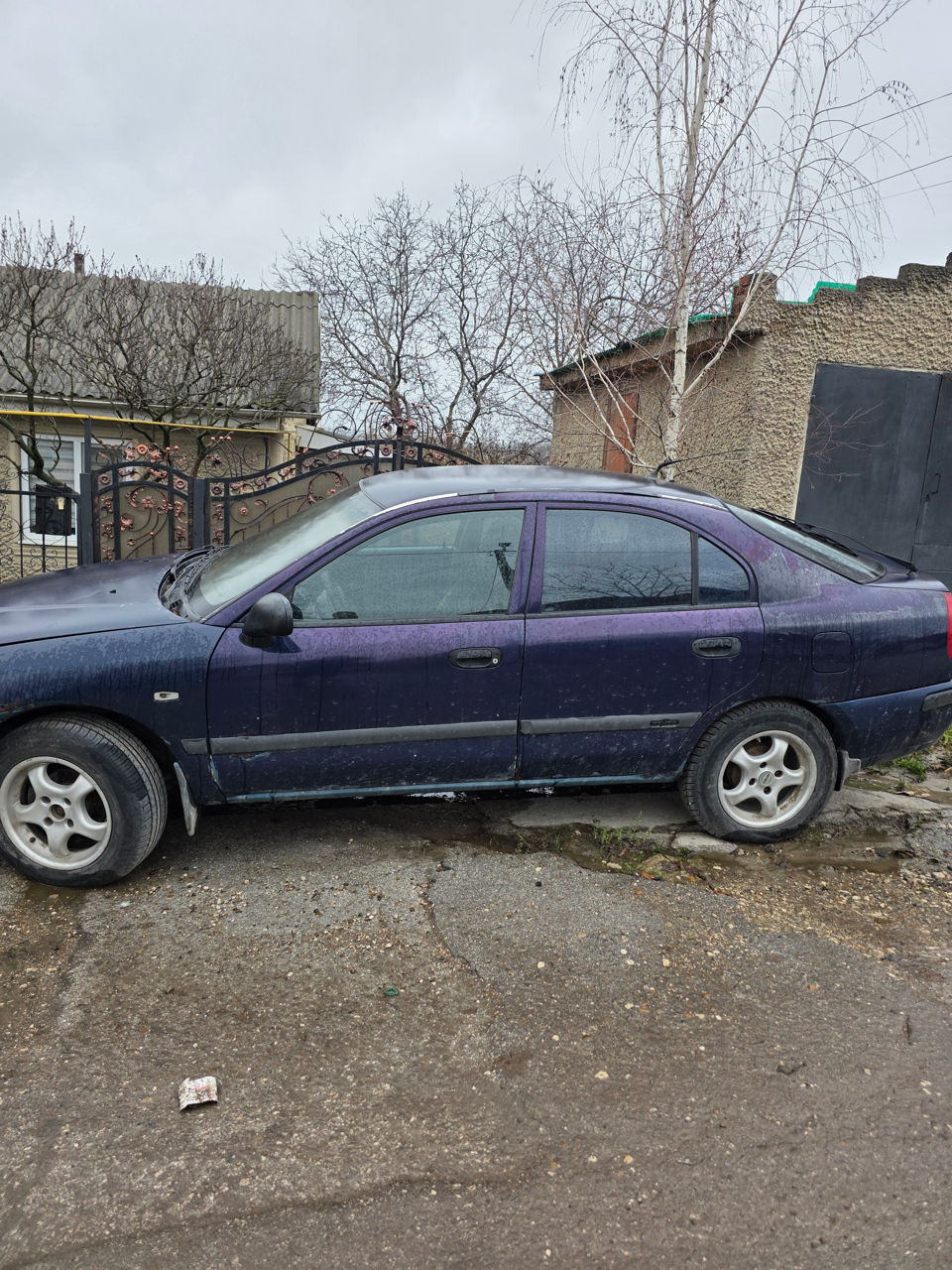 Mitsubishi Carisma an. 2001 cu rulaj 35000 km, Benzină, 1450