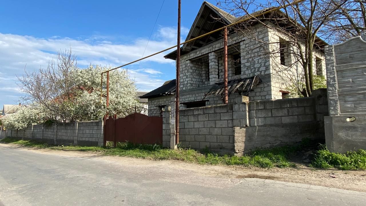 Vina 2 case la Singera,cu 18 sote