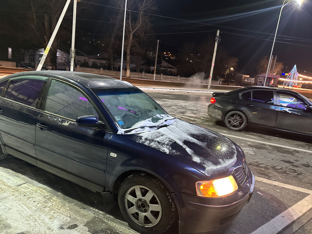 Volkswagen Passat an. 2001 cu rulaj 300000 km, Benzină, 1600